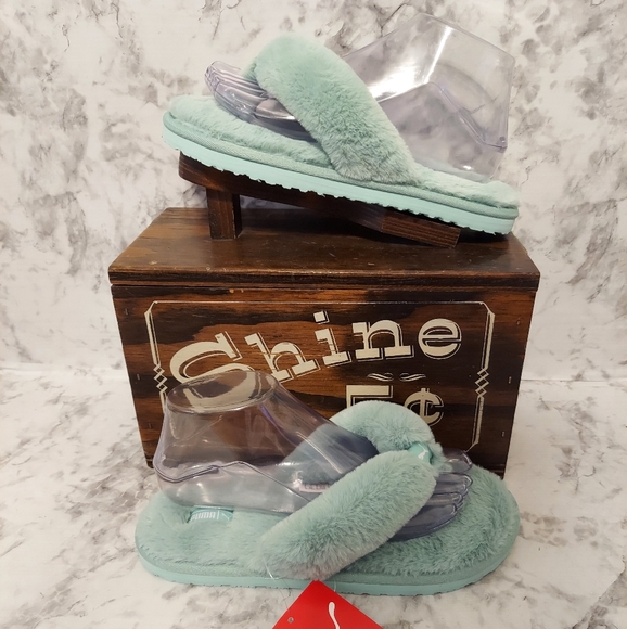 Puma | Shoes | Brand New Puma Fluff Flip Flops | Poshmark